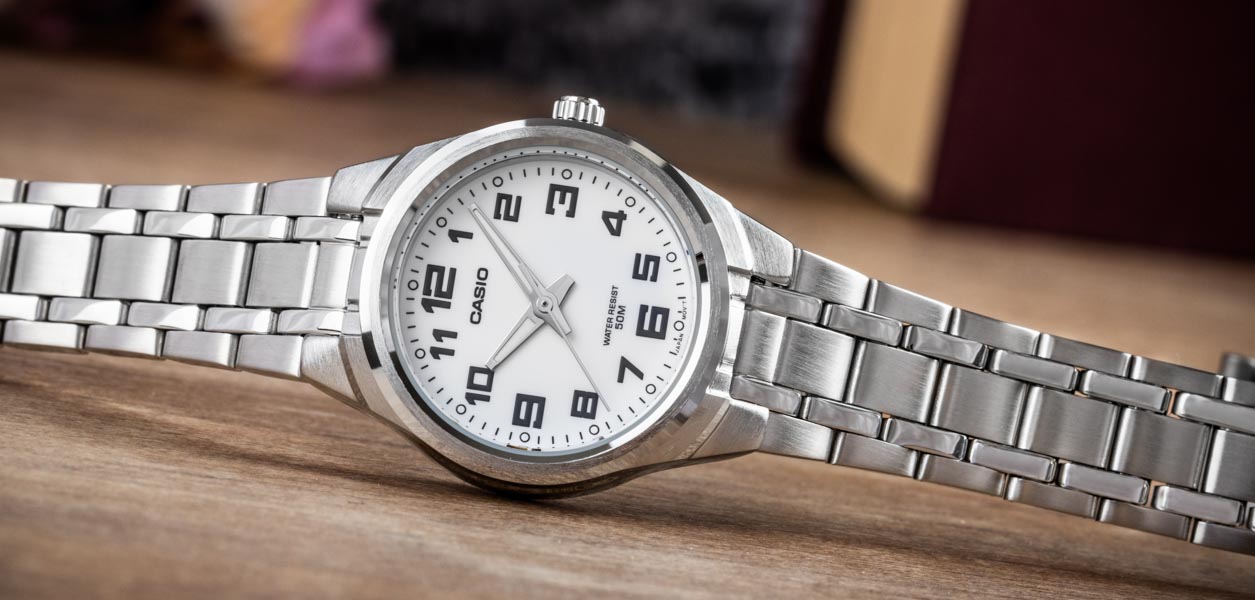 Good readable ladies watches up to 420 EUR – Photo gallery