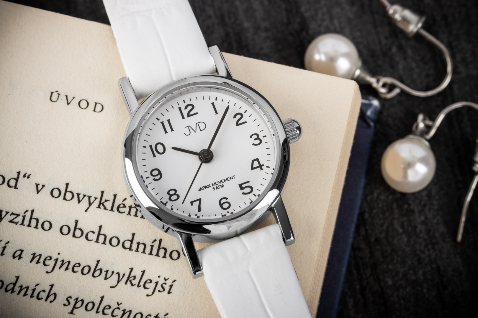 Good readable ladies watches up to 420 EUR – Photo gallery