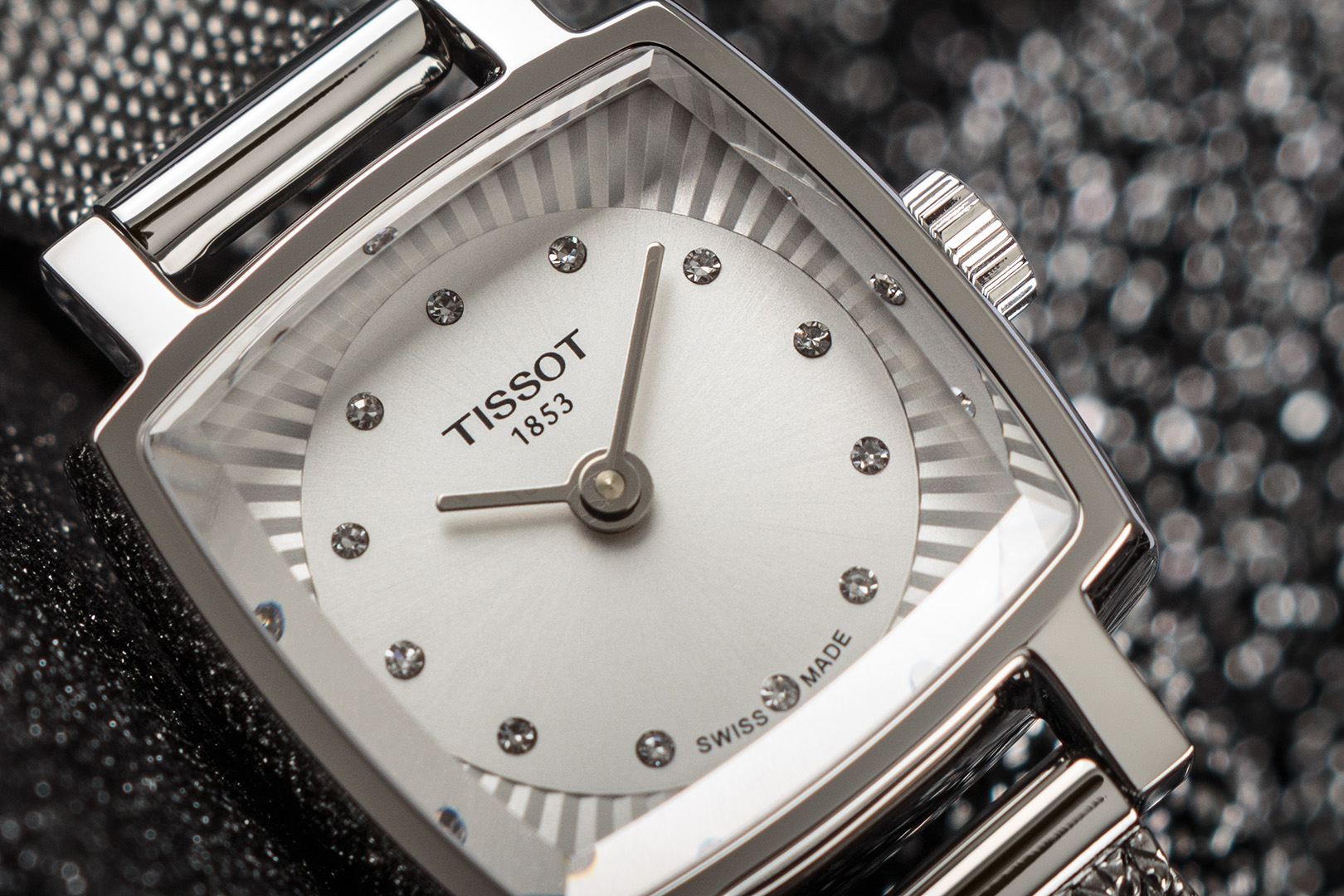 Women's watches Tissot Lovely Square photo gallery